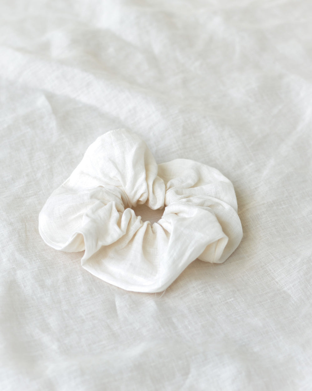 White Linen Hair Scrunchie | Mes petites lune