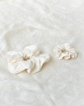 White Linen Hair Scrunchie | Mes petites lune