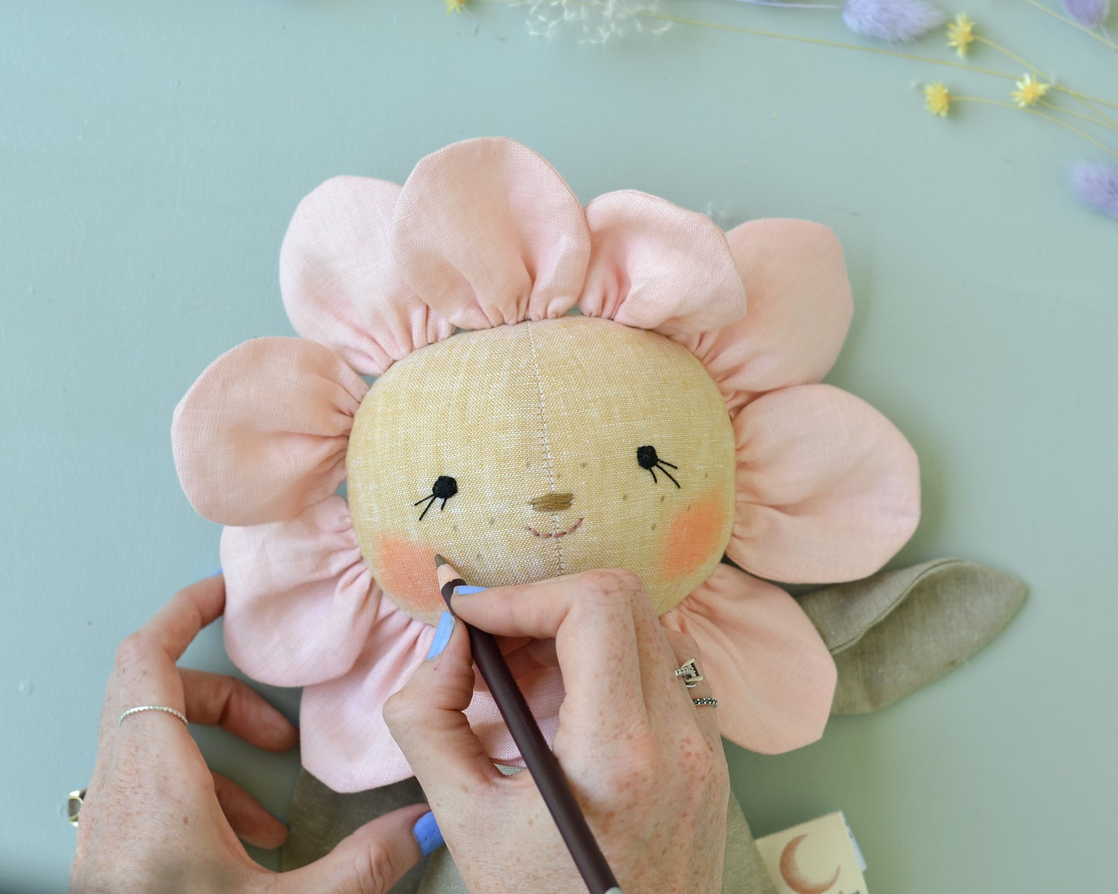 Flower doll Sewing Pattern | Mes petites lunes